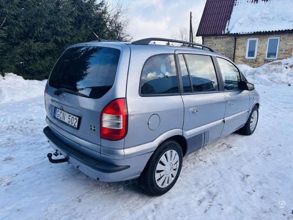Blue Opel Zafira 2004 in Raseiniai, with an engine capacity of 2.00 L and mileage of 298 thousand km for 1100 €, photo 4 on AUTOMOTO.COM.LV