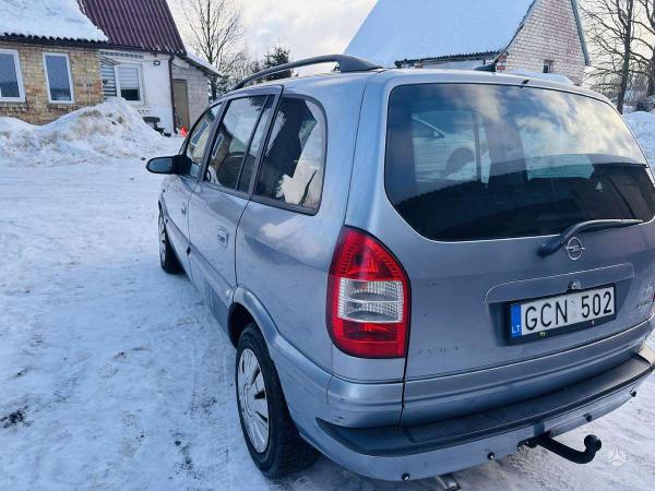 Blue Opel Zafira 2004 in Raseiniai, with an engine capacity of 2.00 L and mileage of 298 thousand km for 1100 €, photo 6 on AUTOMOTO.COM.LV