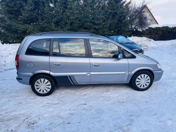 Blue Opel Zafira 2004 in Raseiniai, with an engine capacity of 2.00 L and mileage of 298 thousand km for 1100 €, photo 8 on AUTOMOTO.COM.LV