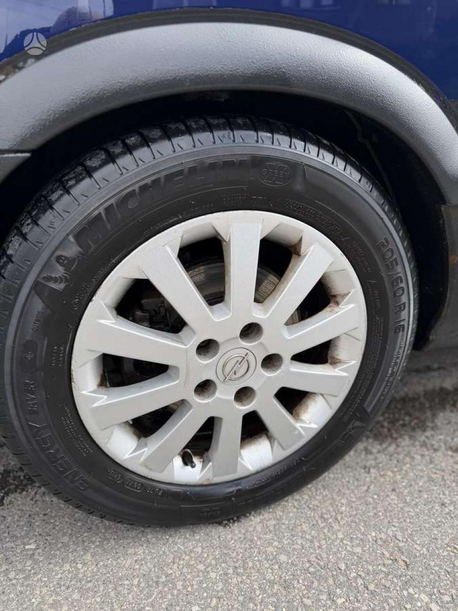 Zils Opel Zafira 2004 Kauņa, ar dzinēja tilpumu 2.00 L un nobraukumu 362 tūkst. km par 550 €, foto 4 vietnē AUTOMOTO.COM.LV