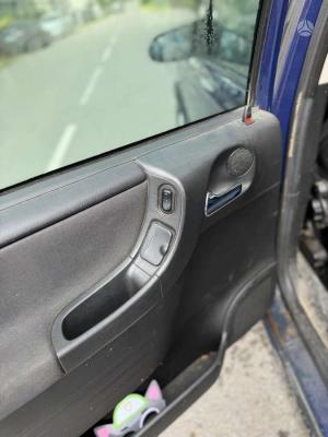 Zils Opel Zafira 2004 Kauņa, ar dzinēja tilpumu 2.00 L un nobraukumu 362 tūkst. km par 550 €, foto 13 vietnē AUTOMOTO.COM.LV