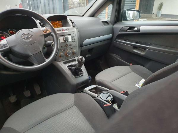 Zils Opel Zafira 2005 Šauļi, ar dzinēja tilpumu 1.91 L un nobraukumu 329 tūkst. km par 1300 €, foto 6 vietnē AUTOMOTO.COM.LV