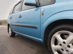 Blue Opel Zafira 2005 in Siauliai, with an engine capacity of 1.90 L and mileage of 329 thousand km for 1300 €, photo 4 on AUTOMOTO.COM.LV
