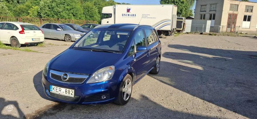 Blue Opel Zafira 2005 in Silute, with an engine capacity of 2.20 L and mileage of 214 thousand km for 1800 €, photo 1 on AUTOMOTO.COM.LV
