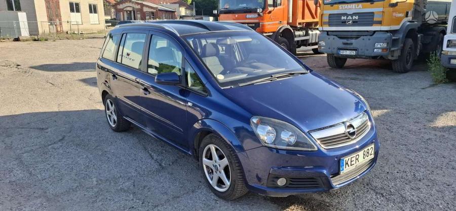 Blue Opel Zafira 2005 in Silute, with an engine capacity of 2.20 L and mileage of 214 thousand km for 1800 €, photo 3 on AUTOMOTO.COM.LV