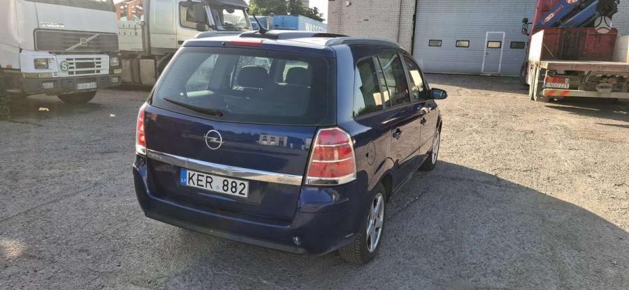 Blue Opel Zafira 2005 in Silute, with an engine capacity of 2.20 L and mileage of 214 thousand km for 1800 €, photo 4 on AUTOMOTO.COM.LV