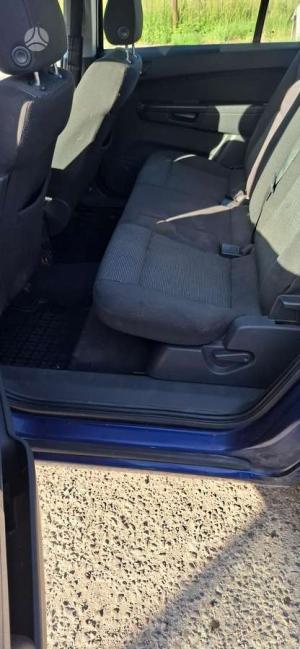 Blue Opel Zafira 2005 in Silute, with an engine capacity of 2.20 L and mileage of 214 thousand km for 1800 €, photo 8 on AUTOMOTO.COM.LV