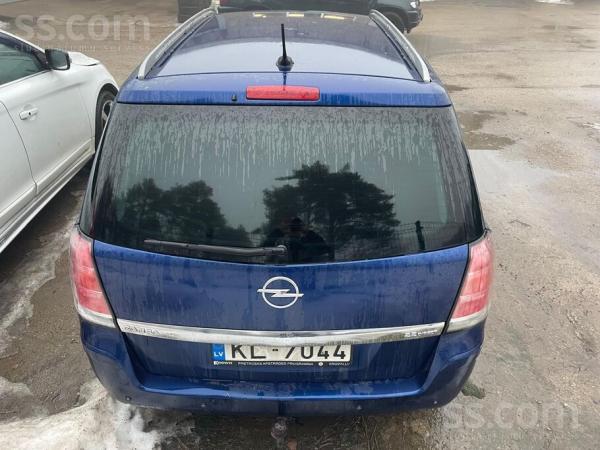 Blue Opel Zafira 2005 in Valmiera, with an engine capacity of 2.20 L and mileage of 330 thousand km for 500 €, photo 2 on AUTOMOTO.COM.LV