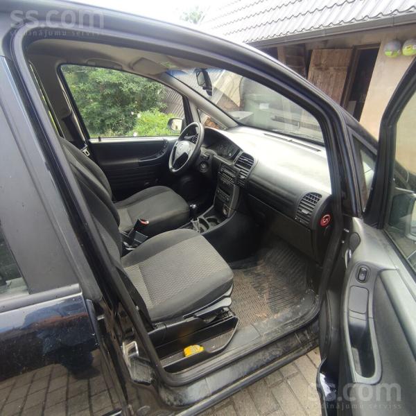 Blue Opel Zafira 2005 in Tukums, with an engine capacity of 2.20 L and mileage of 354 thousand km for 650 €, photo 4 on AUTOMOTO.COM.LV