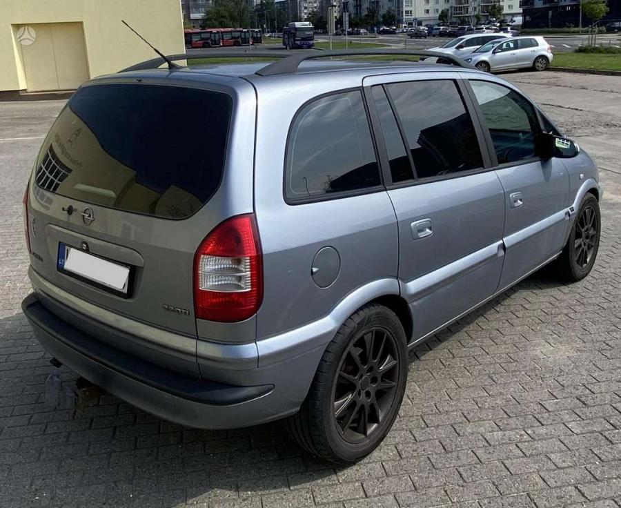 Blue Opel Zafira 2005 in Vilnius, with an engine capacity of 2.17 L and mileage of 300 thousand km for 950 €, photo 3 on AUTOMOTO.COM.LV