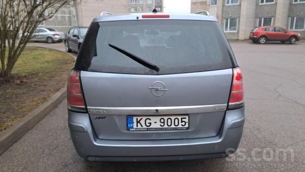 Blue Opel Zafira 2006 in Daugavpils, with an engine capacity of 1.90 L and mileage of 310 thousand km for 1450 €, photo 5 on AUTOMOTO.COM.LV