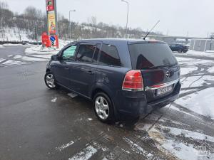 Blue Opel Zafira 2006 in Vilnius, with an engine capacity of 1.80 L and mileage of 302 thousand km for 1850 €, photo 4 on AUTOMOTO.COM.LV