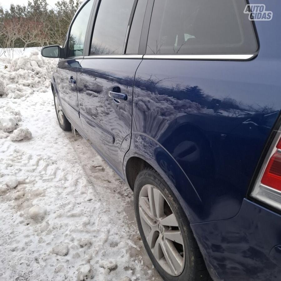 Zils Opel Zafira 2006 Viļņa, ar dzinēja tilpumu 1.80 L un nobraukumu 192 tūkst. km par 1450 €, foto 7 vietnē AUTOMOTO.COM.LV