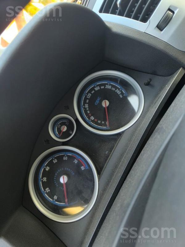 Zils Opel Zafira 2006 Jelgava, ar dzinēja tilpumu 2.00 L un nobraukumu 140 tūkst. km par 4800 €, foto 6 vietnē AUTOMOTO.COM.LV