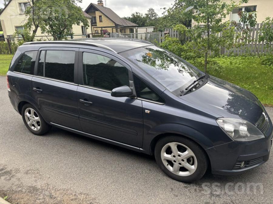 Blue Opel Zafira 2006 in Riga, with an engine capacity of 1.80 L and mileage of 215 thousand km for 2990 €, photo 5 on AUTOMOTO.COM.LV