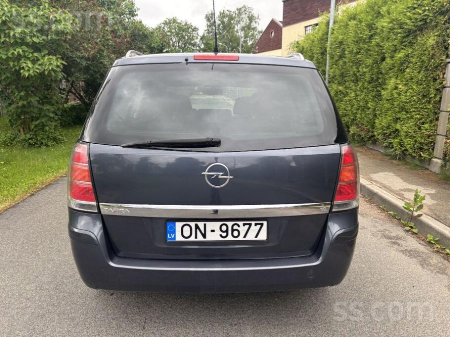 Blue Opel Zafira 2006 in Riga, with an engine capacity of 1.80 L and mileage of 215 thousand km for 2990 €, photo 6 on AUTOMOTO.COM.LV