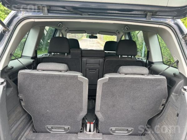 Blue Opel Zafira 2006 in Riga, with an engine capacity of 1.80 L and mileage of 215 thousand km for 2990 €, photo 8 on AUTOMOTO.COM.LV