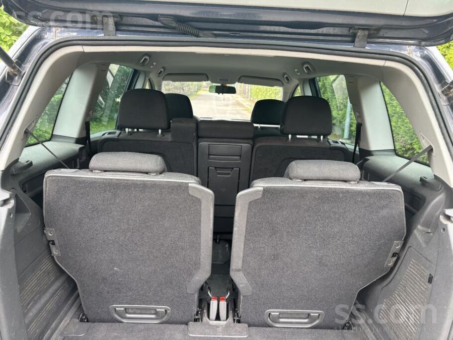 Blue Opel Zafira 2006 in Riga, with an engine capacity of 1.80 L and mileage of 215 thousand km for 2990 €, photo 9 on AUTOMOTO.COM.LV