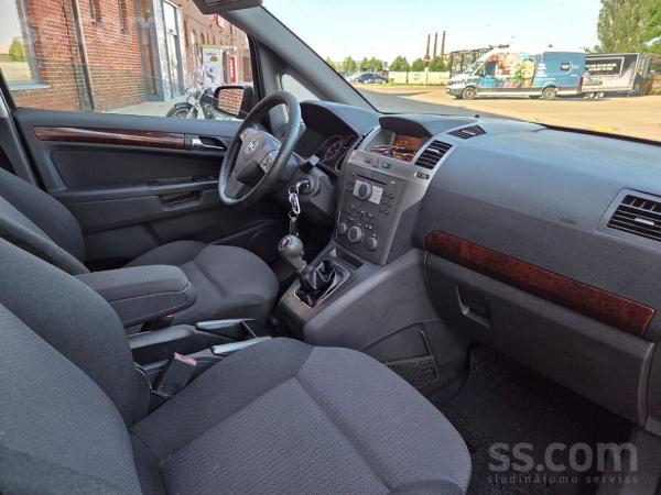 Blue Opel Zafira 2006 in Liepaja, with an engine capacity of 1.90 L and mileage of 313 thousand km for 1600 €, photo 7 on AUTOMOTO.COM.LV