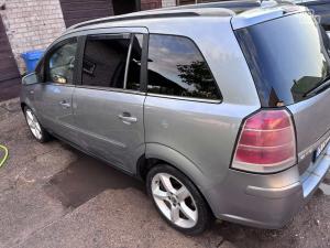 Blue Opel Zafira 2006 in Silute, with an engine capacity of 1.90 L and mileage of 355 thousand km for 1000 €, photo 4 on AUTOMOTO.COM.LV