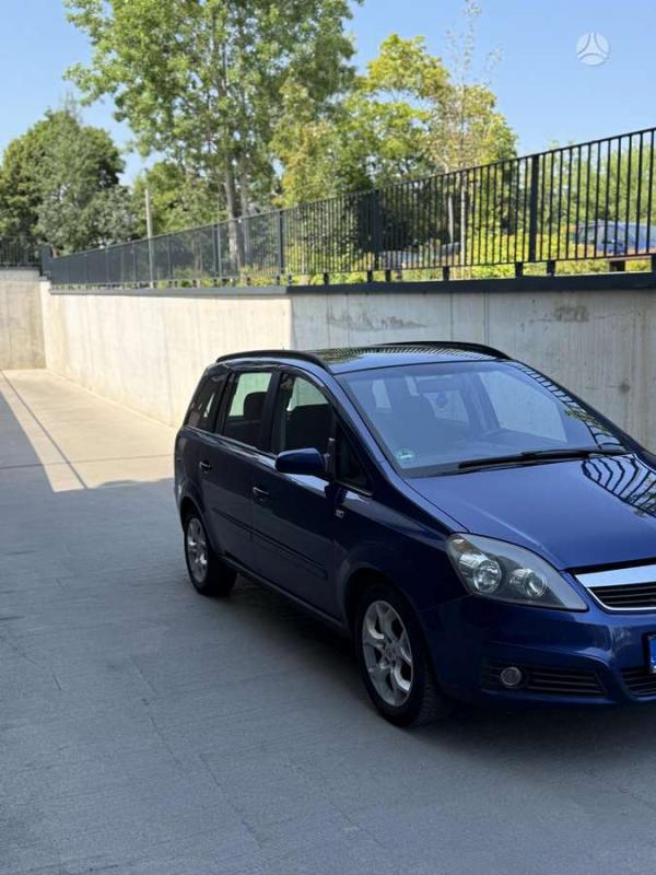 Blue Opel Zafira 2006 in Vilnius, with an engine capacity of 1.91 L and mileage of 326 thousand km for 1800 €, photo 6 on AUTOMOTO.COM.LV