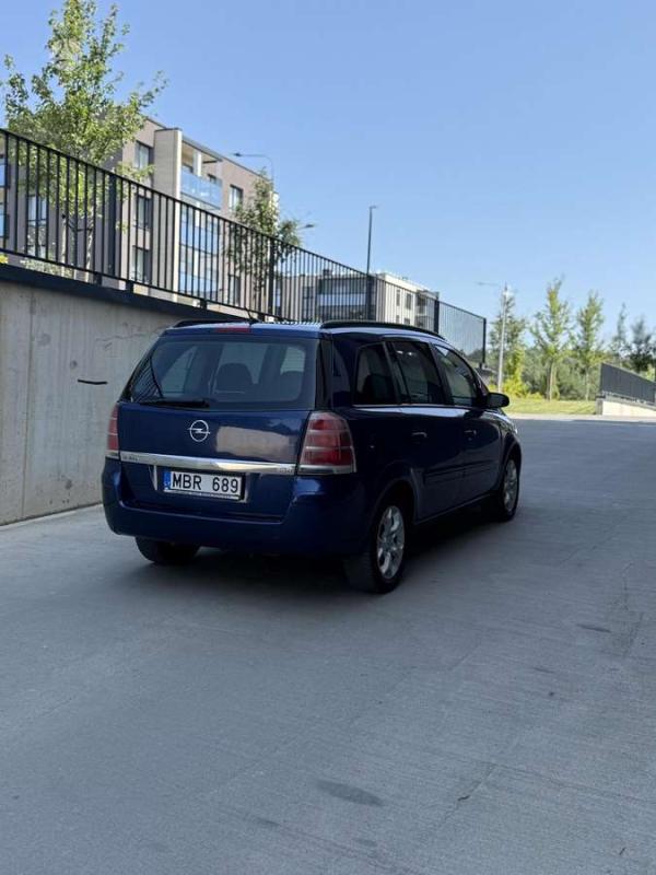 Blue Opel Zafira 2006 in Vilnius, with an engine capacity of 1.91 L and mileage of 326 thousand km for 1800 €, photo 9 on AUTOMOTO.COM.LV