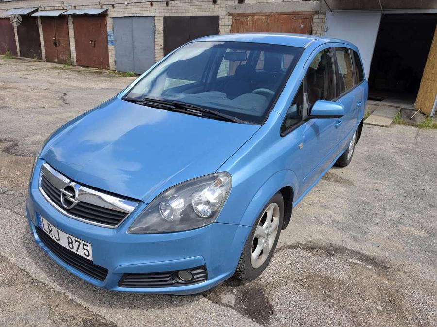 Blue Opel Zafira 2006 in Kaunas, with an engine capacity of 1.91 L and mileage of 315 thousand km for 990 €, photo 1 on AUTOMOTO.COM.LV