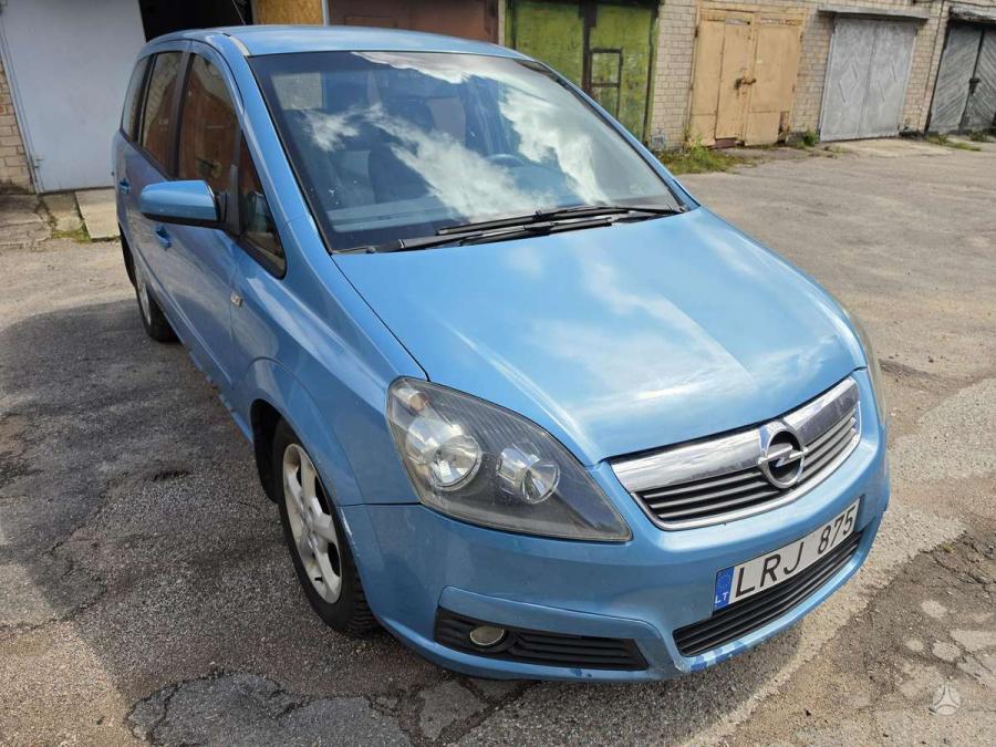 Blue Opel Zafira 2006 in Kaunas, with an engine capacity of 1.91 L and mileage of 315 thousand km for 990 €, photo 3 on AUTOMOTO.COM.LV