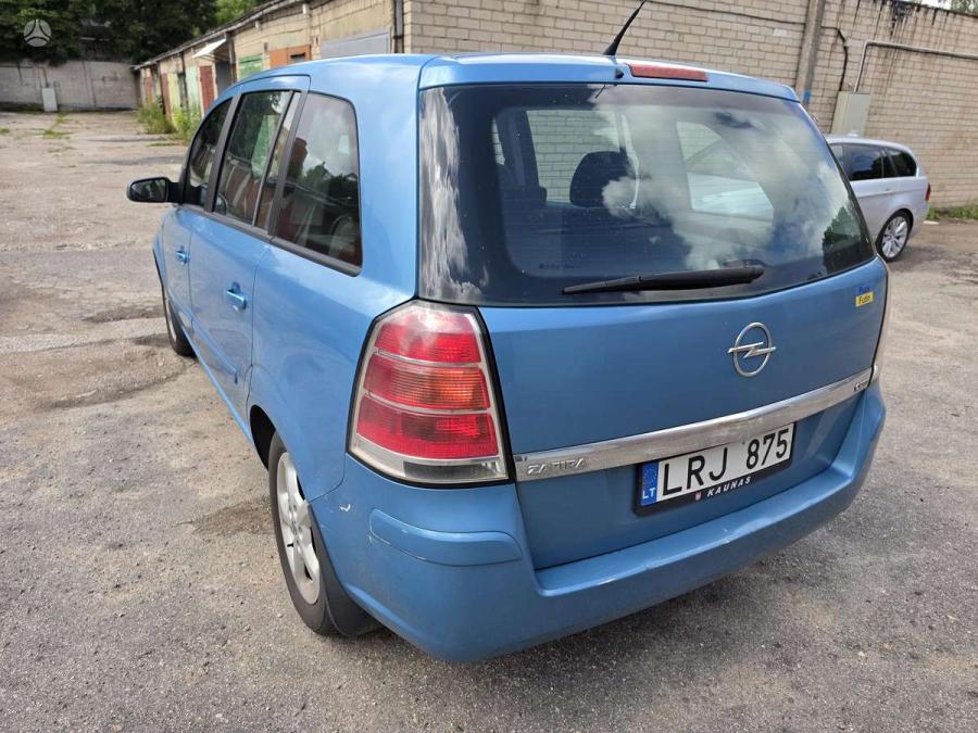 Blue Opel Zafira 2006 in Kaunas, with an engine capacity of 1.91 L and mileage of 315 thousand km for 990 €, photo 5 on AUTOMOTO.COM.LV