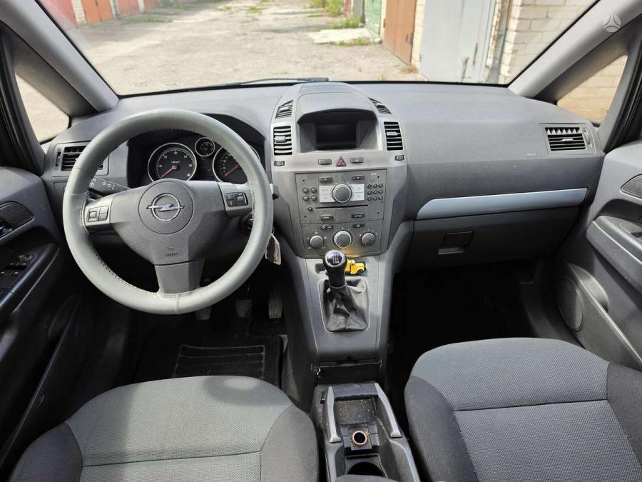 Blue Opel Zafira 2006 in Kaunas, with an engine capacity of 1.91 L and mileage of 315 thousand km for 990 €, photo 6 on AUTOMOTO.COM.LV