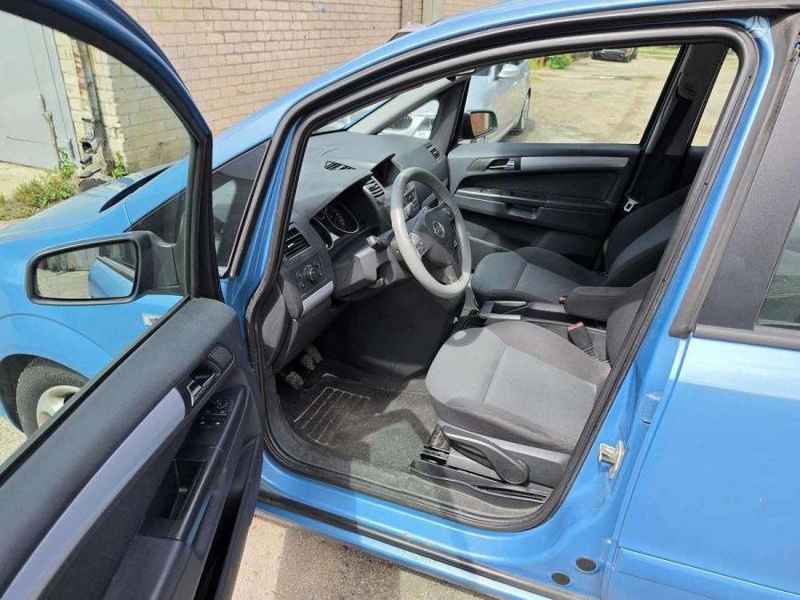 Blue Opel Zafira 2006 in Kaunas, with an engine capacity of 1.91 L and mileage of 315 thousand km for 990 €, photo 7 on AUTOMOTO.COM.LV