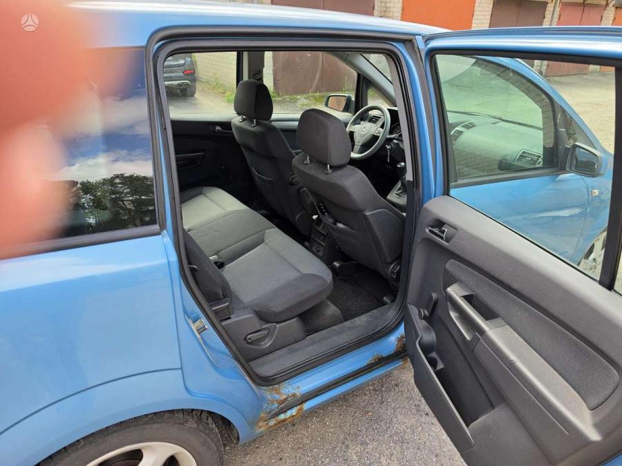 Blue Opel Zafira 2006 in Kaunas, with an engine capacity of 1.91 L and mileage of 315 thousand km for 990 €, photo 9 on AUTOMOTO.COM.LV