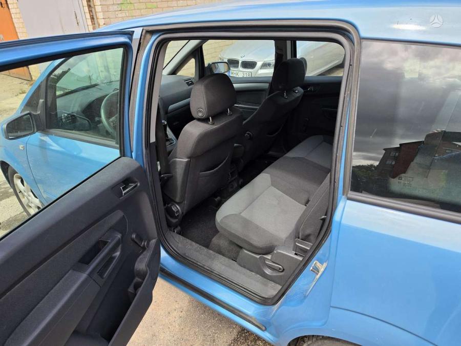 Blue Opel Zafira 2006 in Kaunas, with an engine capacity of 1.91 L and mileage of 315 thousand km for 990 €, photo 10 on AUTOMOTO.COM.LV