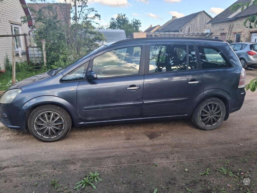Zils Opel Zafira 2006 Šauļi, ar dzinēja tilpumu 1.80 L un nobraukumu 467 tūkst. km par 999 €, foto 3 vietnē AUTOMOTO.COM.LV