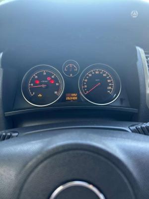 Zils Opel Zafira 2006 Kauņa, ar dzinēja tilpumu 1.91 L un nobraukumu 253 tūkst. km par 1950 €, foto 12 vietnē AUTOMOTO.COM.LV