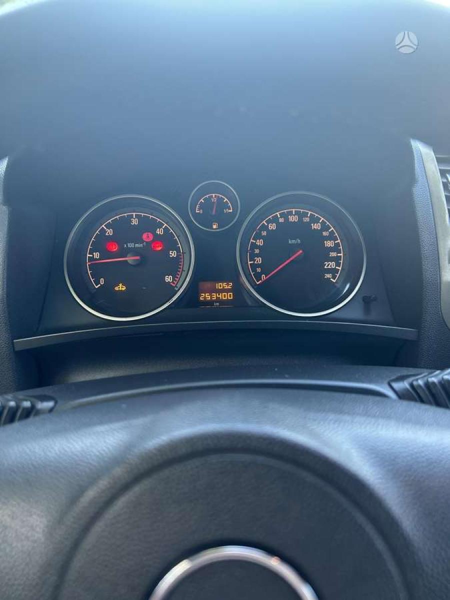 Zils Opel Zafira 2006 Kauņa, ar dzinēja tilpumu 1.91 L un nobraukumu 253 tūkst. km par 1950 €, foto 12 vietnē AUTOMOTO.COM.LV