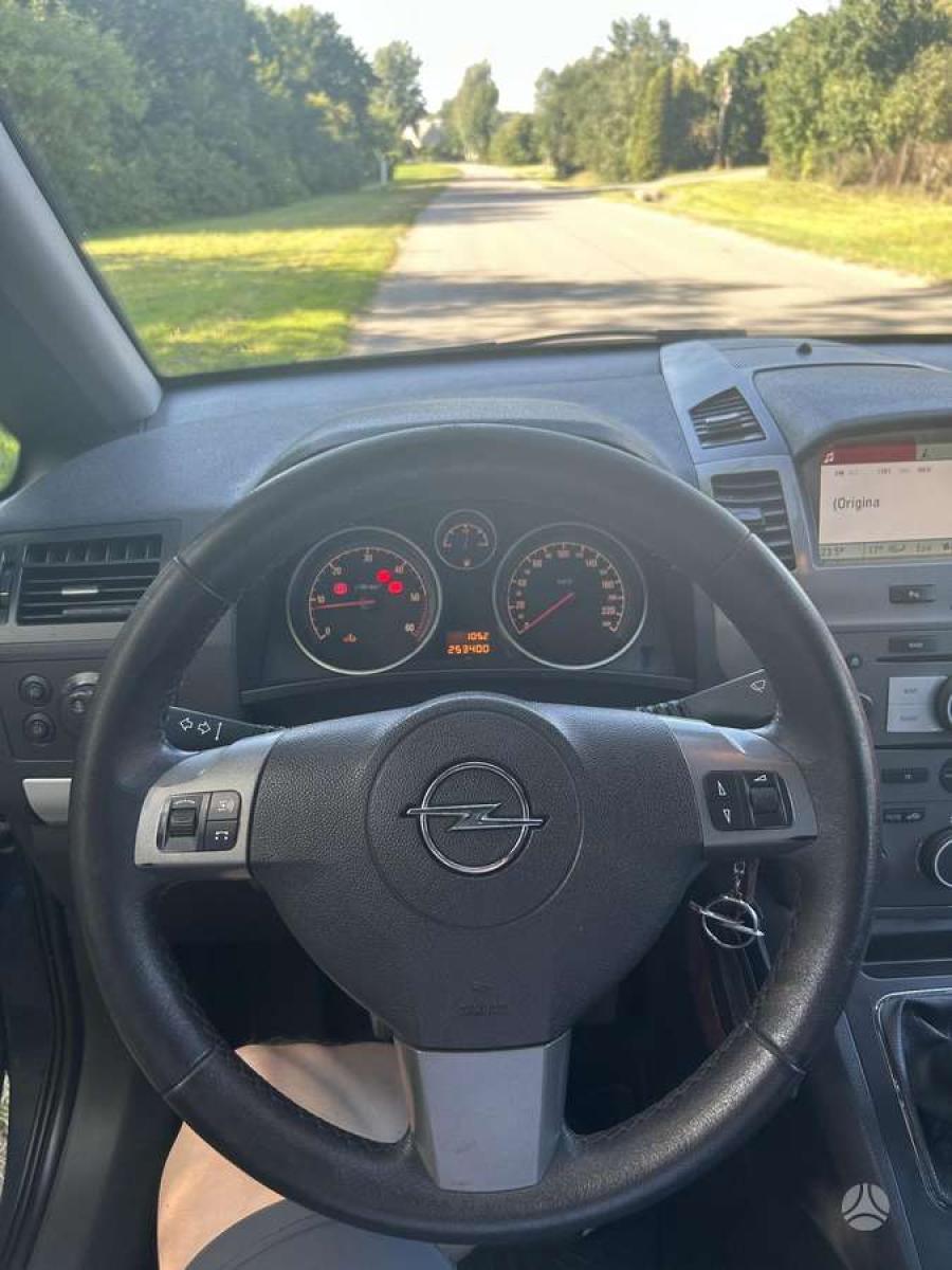 Zils Opel Zafira 2006 Kauņa, ar dzinēja tilpumu 1.91 L un nobraukumu 253 tūkst. km par 1950 €, foto 13 vietnē AUTOMOTO.COM.LV