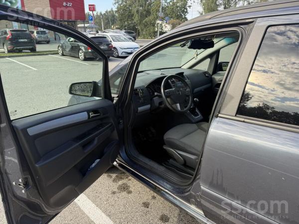 Blue Opel Zafira 2006 in Riga, with an engine capacity of 1.90 L and mileage of 230 thousand km for 1899 €, photo 8 on AUTOMOTO.COM.LV