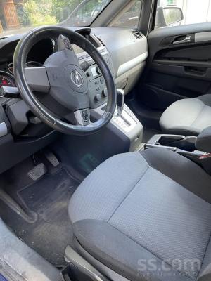Blue Opel Zafira 2006 in Jelgava, with an engine capacity of 1.90 L and mileage of 293 thousand km for 2700 €, photo 4 on AUTOMOTO.COM.LV