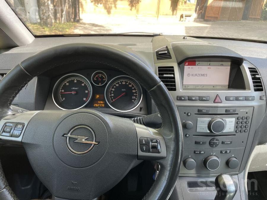 Blue Opel Zafira 2006 in Jelgava, with an engine capacity of 1.90 L and mileage of 293 thousand km for 2700 €, photo 5 on AUTOMOTO.COM.LV
