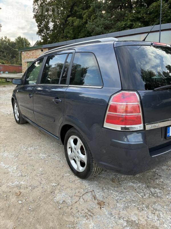 Opel Zafira 2006 in Riga on AUTOMOTO.COM.LV Blue Opel Zafira 2006 in Riga, with an engine capacity of 1.80 L and mileage of 215 thousand km for 2850 €, photo 8 on AUTOMOTO.COM.LV