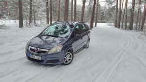 Zils Opel Zafira 2007 Viļņa, ar dzinēja tilpumu 1.91 L un nobraukumu 328 tūkst. km par 1850 €, foto  vietnē AUTOMOTO.COM.LV