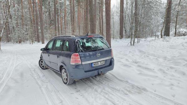 Zils Opel Zafira 2007 Viļņa, ar dzinēja tilpumu 1.91 L un nobraukumu 328 tūkst. km par 1850 €, foto 8 vietnē AUTOMOTO.COM.LV