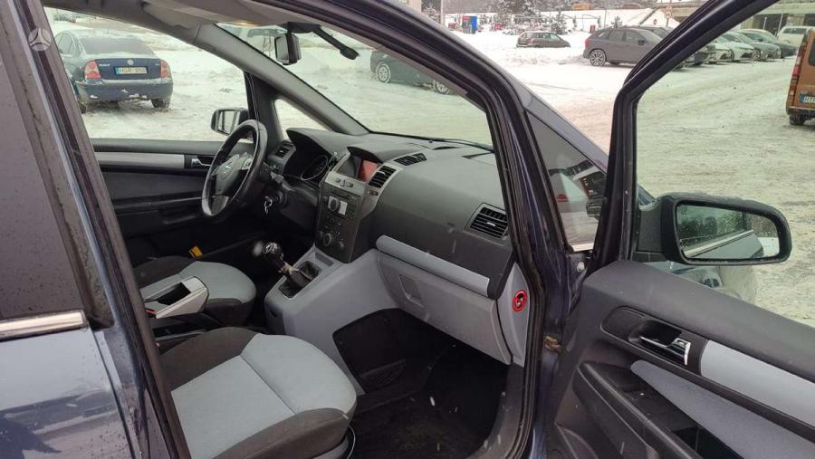 Zils Opel Zafira 2007 Viļņa, ar dzinēja tilpumu 1.91 L un nobraukumu 328 tūkst. km par 1850 €, foto 13 vietnē AUTOMOTO.COM.LV