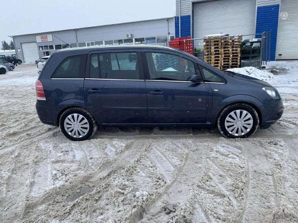 Blue Opel Zafira 2007 in Marijampole, with an engine capacity of 2.20 L and mileage of 301 thousand km for 1100 €, photo 1 on AUTOMOTO.COM.LV