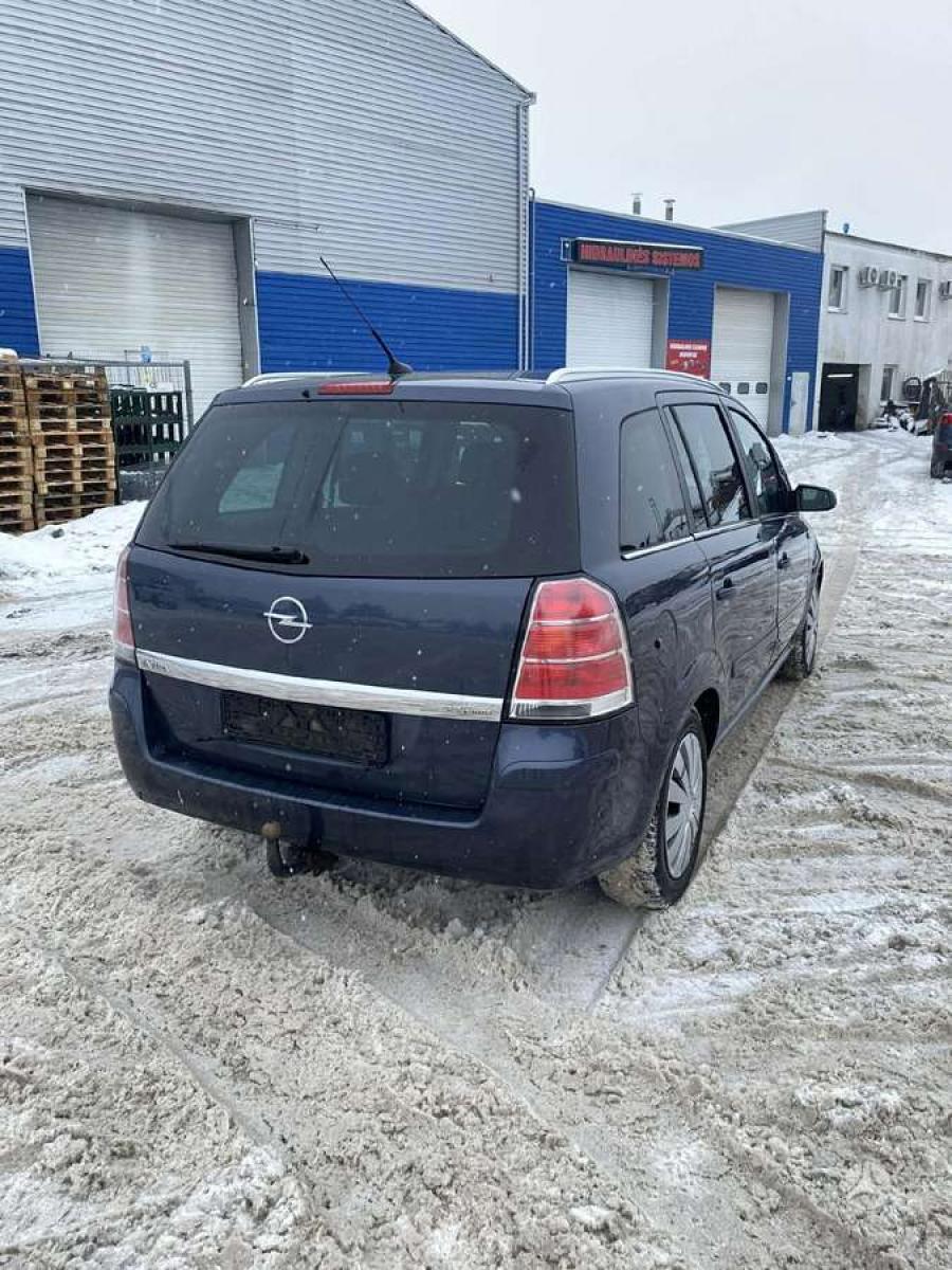 Blue Opel Zafira 2007 in Marijampole, with an engine capacity of 2.20 L and mileage of 301 thousand km for 1100 €, photo 5 on AUTOMOTO.COM.LV