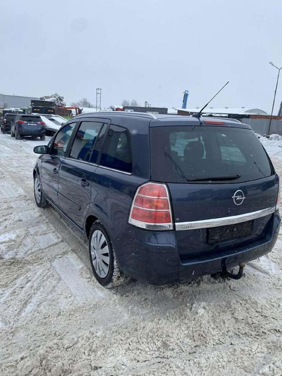 Blue Opel Zafira 2007 in Marijampole, with an engine capacity of 2.20 L and mileage of 301 thousand km for 1100 €, photo 6 on AUTOMOTO.COM.LV