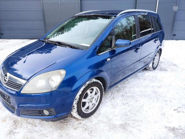 Blue Opel Zafira 2007 in Utena, with an engine capacity of 1.80 L and mileage of 218 thousand km for 2200 €, photo 4 on AUTOMOTO.COM.LV