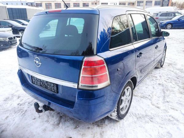 Blue Opel Zafira 2007 in Utena, with an engine capacity of 1.80 L and mileage of 218 thousand km for 2200 €, photo 8 on AUTOMOTO.COM.LV