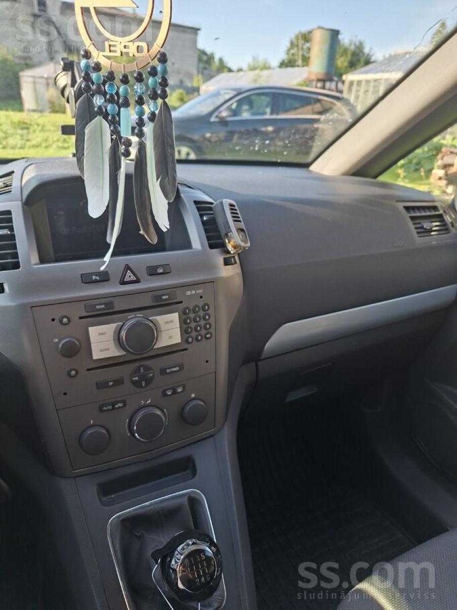 Zils Opel Zafira 2007 Tukums, ar dzinēja tilpumu 1.90 L un nobraukumu 378 tūkst. km par 900 €, foto 5 vietnē AUTOMOTO.COM.LV
